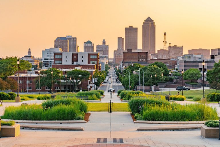 Find Cuddlers Near You in Iowa for Cuddling Services